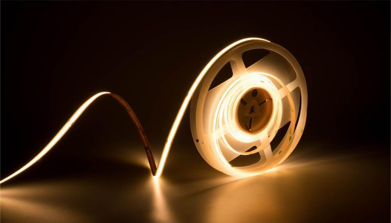 Come installare le strisce LED: scelta, installazione e collegamento ...
