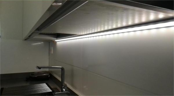 Profilo LED angolare: la soluzione perfetta per l'illuminazione d ...